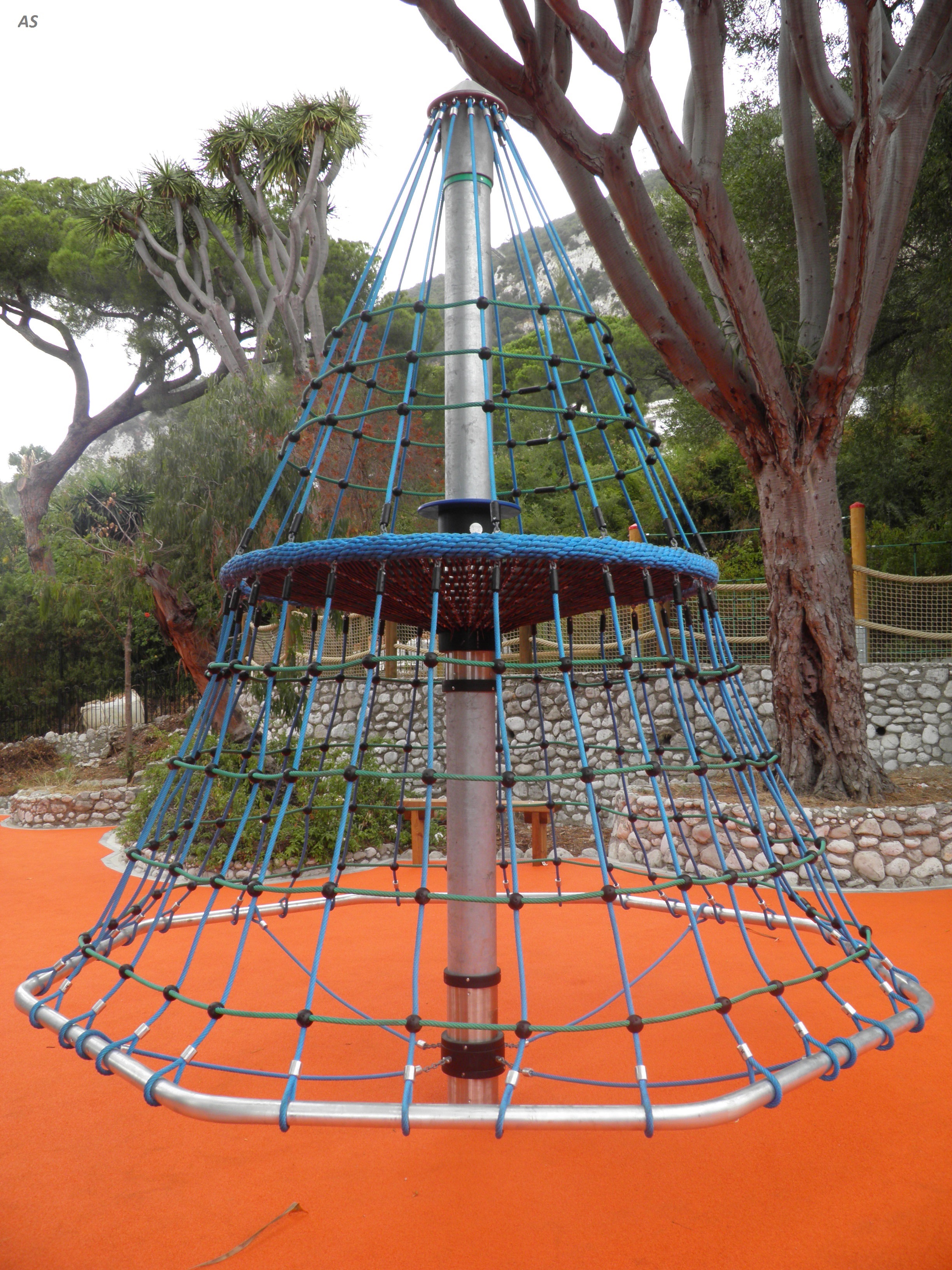 Hally-Gally Spogg Karussell Große Kletterpyramide Klettergerüst ...