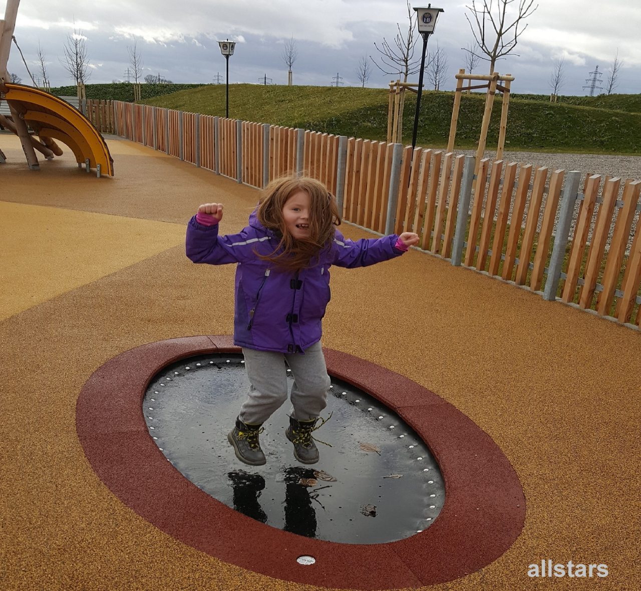 Trampolin "Saturnus" oval 2,50 x 1,50 m innen 2,0 m² Sprungmatte ...